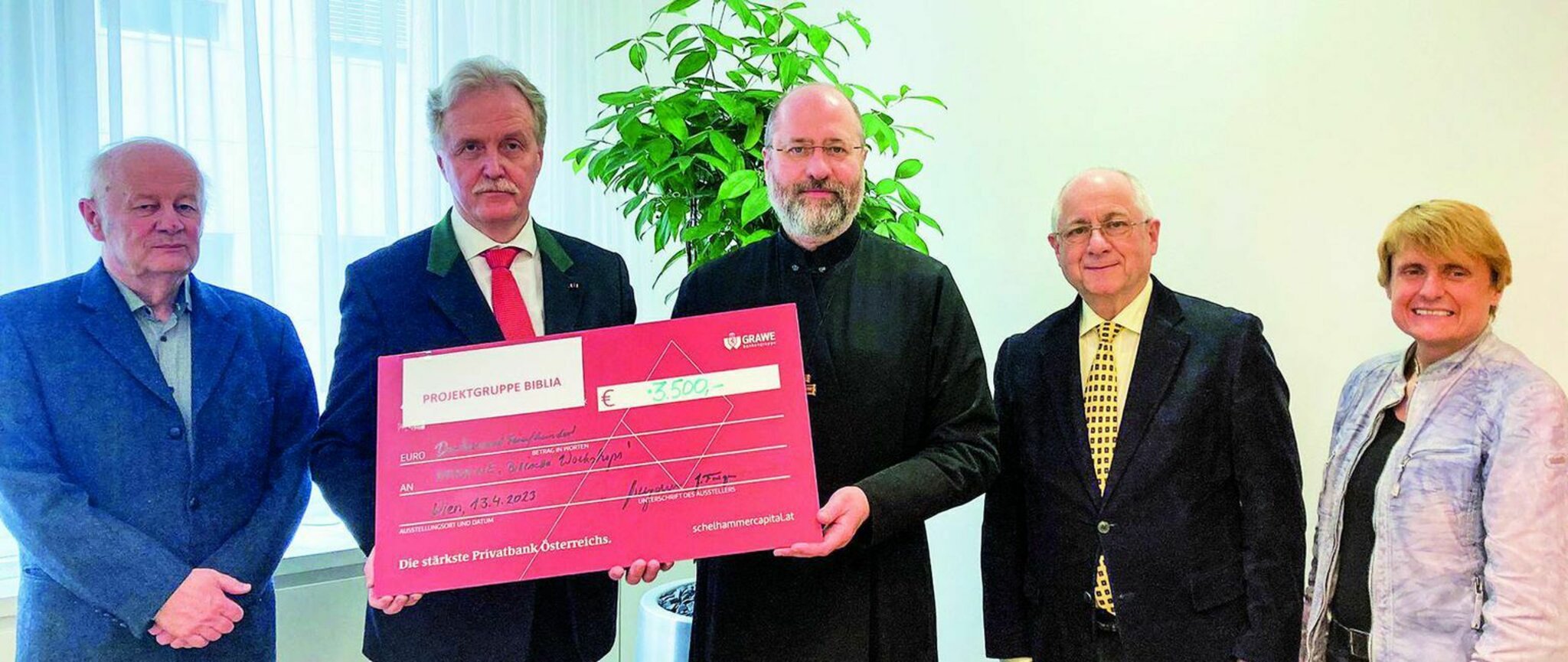 „Biblia“-Spende für ukrainische Kirche - Burgenland | martinus