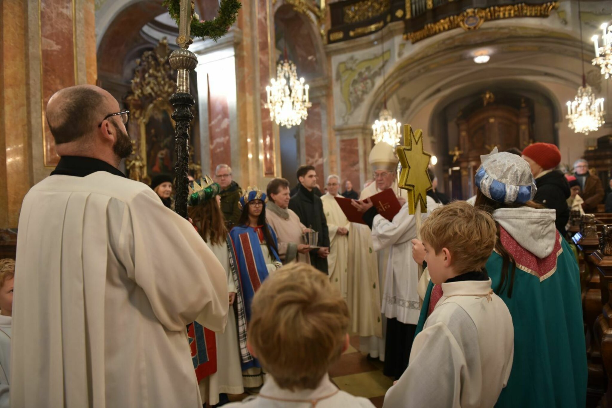 Soll heilend sein: Heiliges Jahr 2025 im Dom feierlich eröffnet - Niederösterreich | Kirche bunt