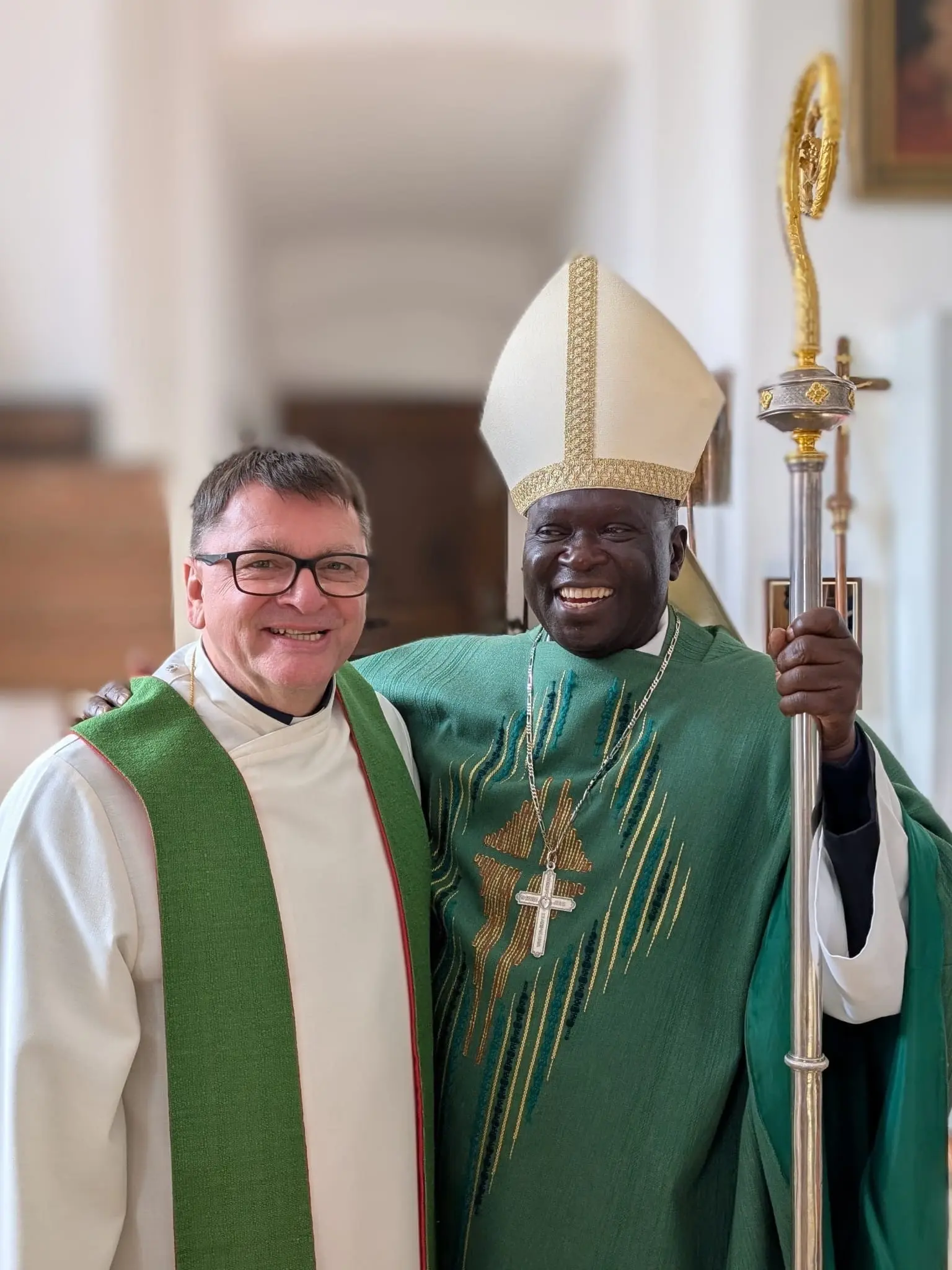 Philip Anyolo und P. Siegi Kettner: Freundschaft: Erzbischof der Mega ...