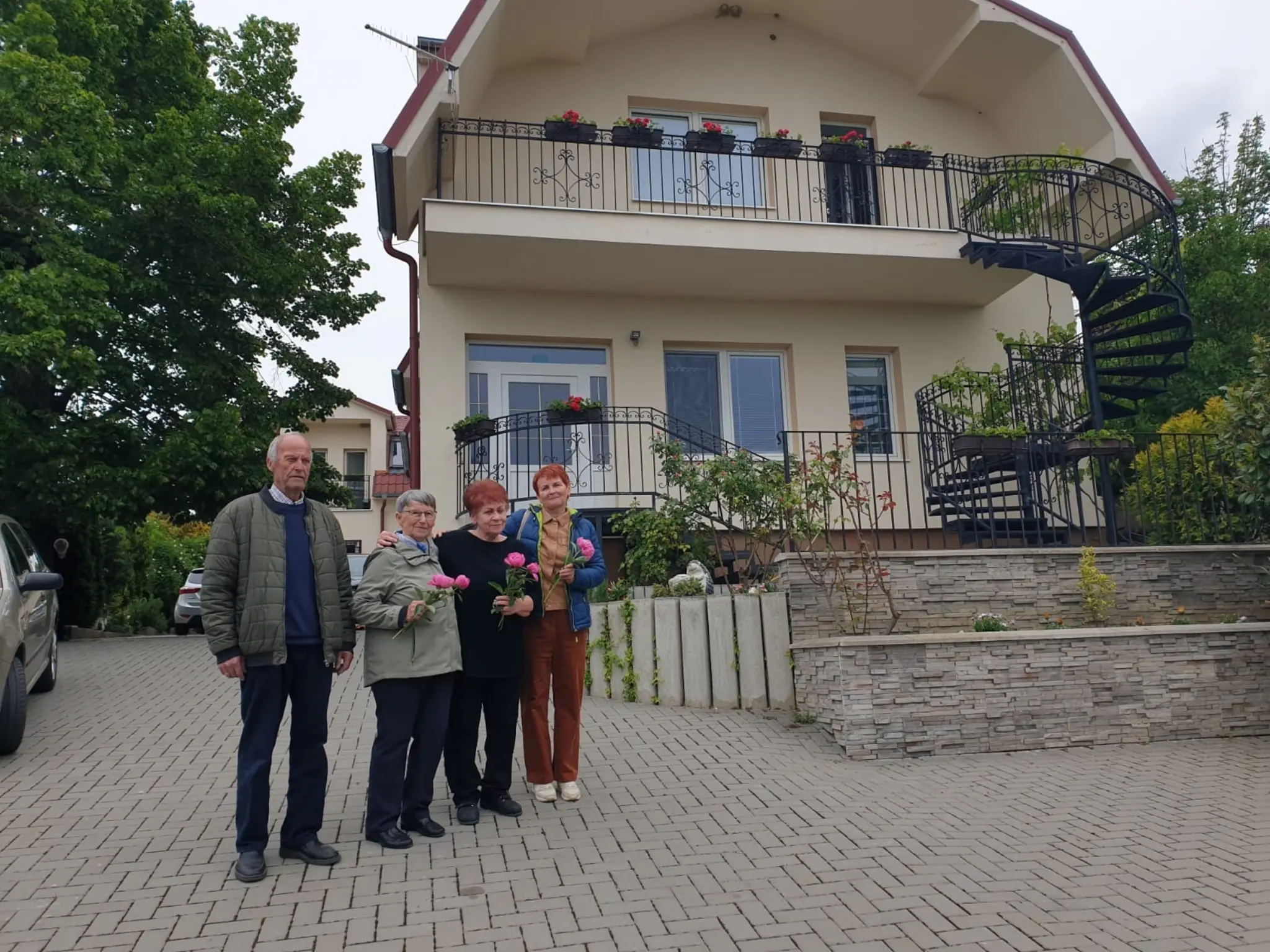Unterstützung durch kfb und Diözese: 10 Jahre Mutter-Kind-Haus bei ...